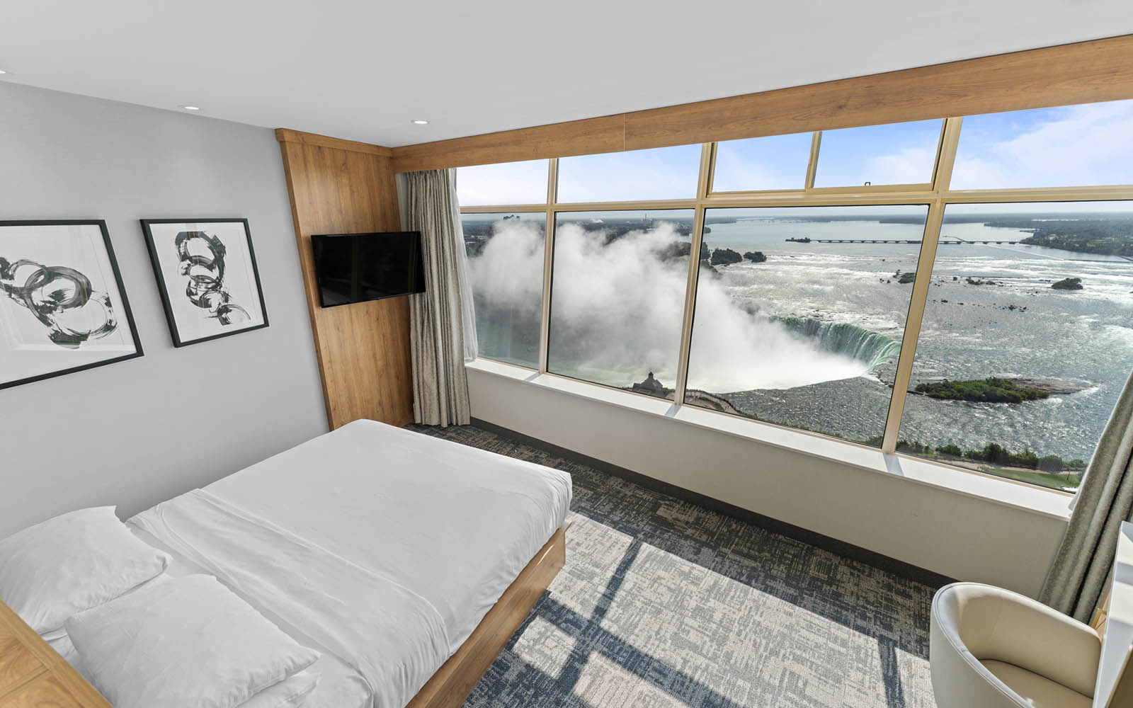 10 Niagara Falls Hotels with Stunning Views of the Falls